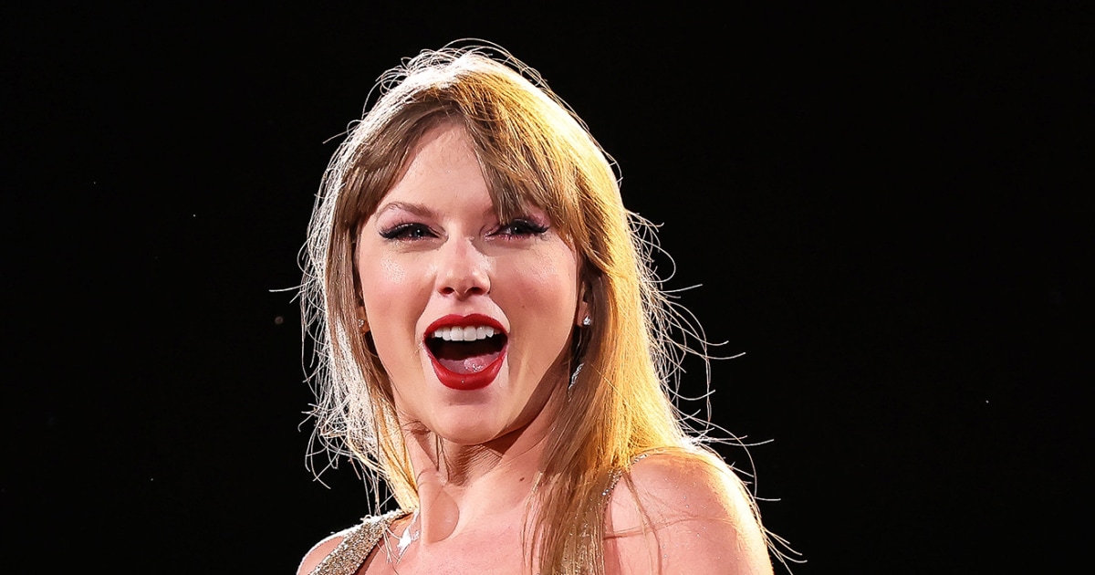 Taylor Swift Fans Believe '1989 (Taylor's Version)' Is A Double Album