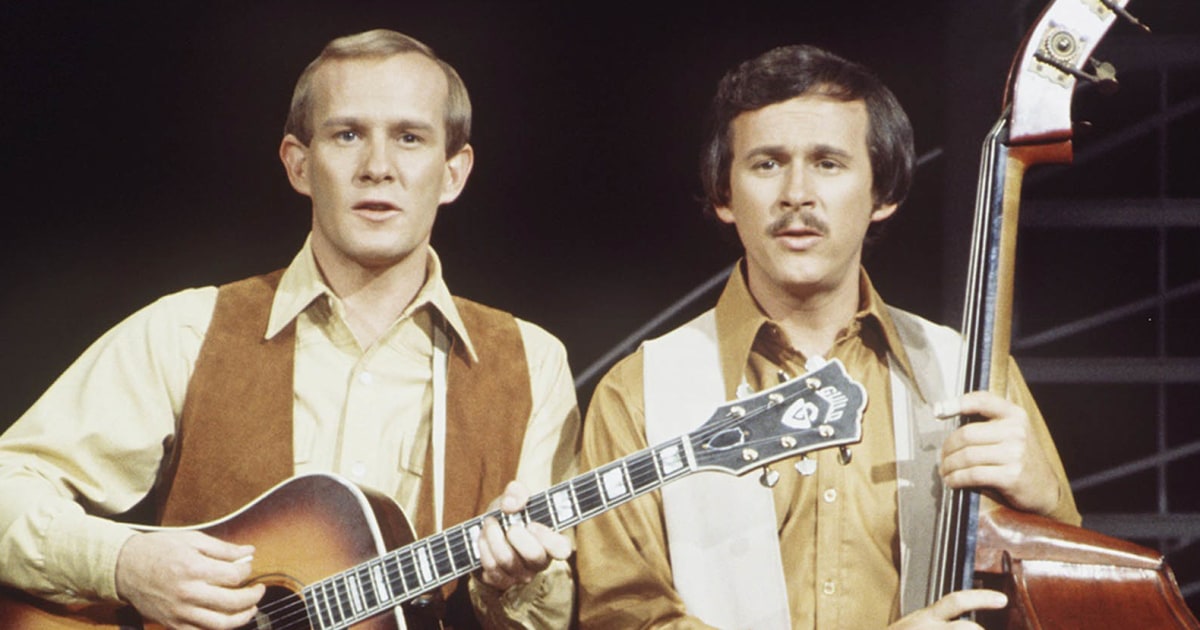 Comedian Tom Smothers of Smothers Brothers Fame Dies at 86