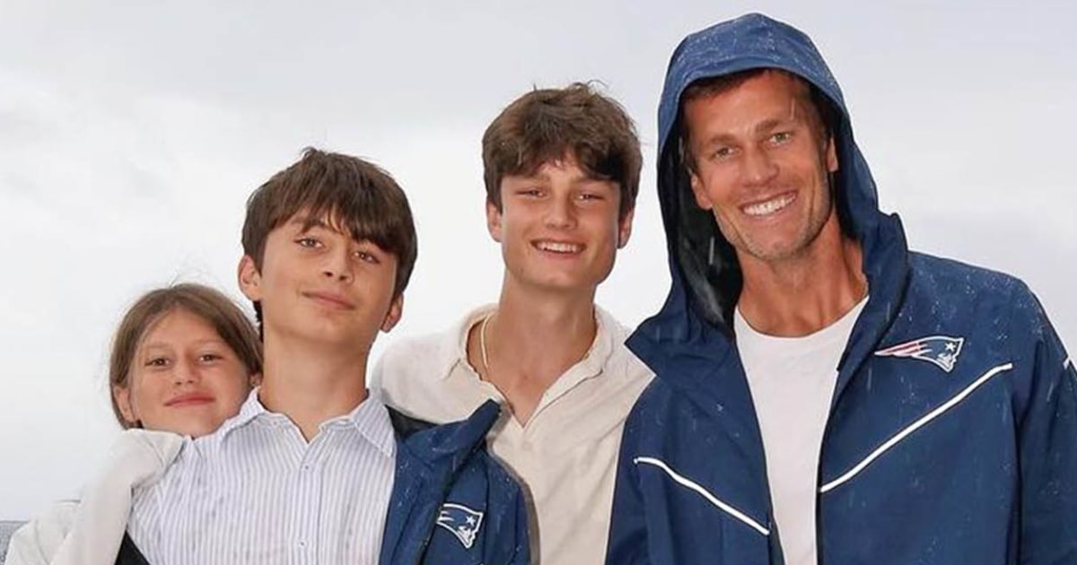 Tom Brady's Kids Have A Famous Father: How He Handles It