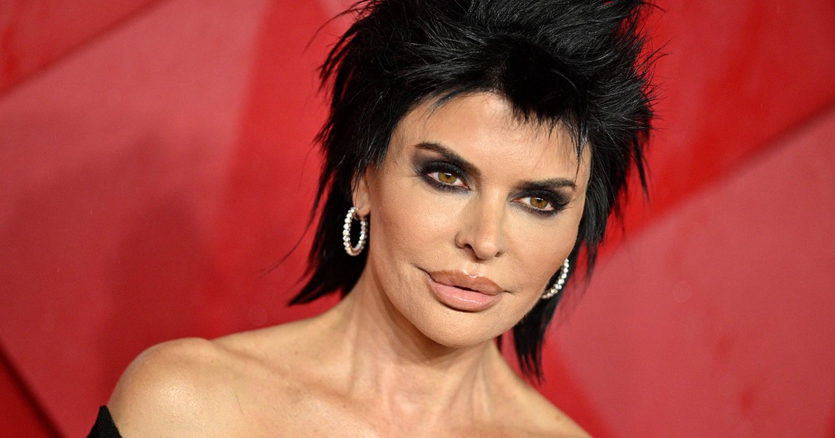 Lisa Rinna Shares Nude Selfie To Commemorate The New Year 2633