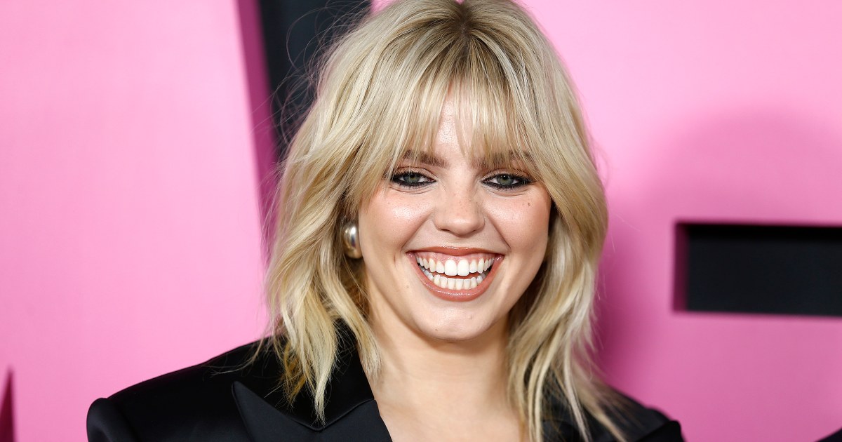 Reneé Rapp Makes Fun Of Rumored ‘Lack Of Media Training’ On 'SNL'