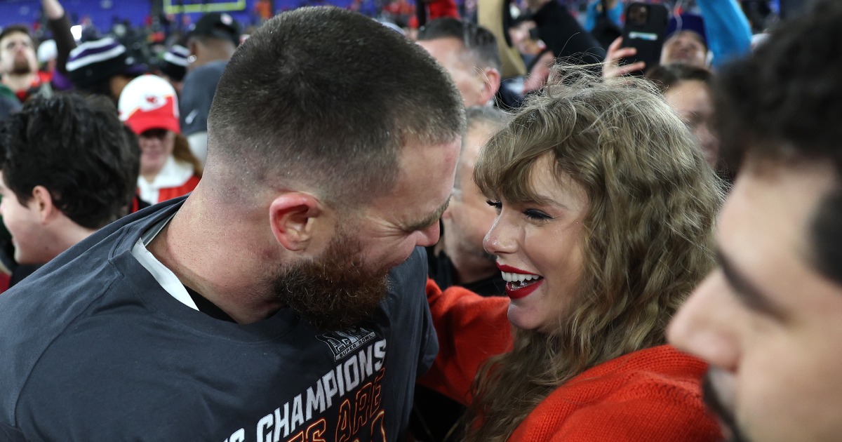 Travis Kelce and Taylor Swift Have Loving Exchange on Field After ...