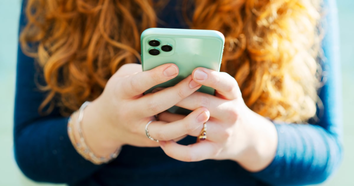 Parents Should Stop texting Kids At School, Teachers Say