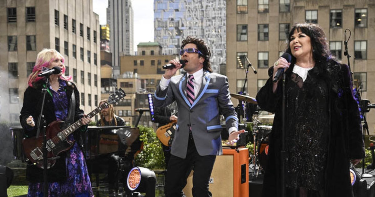 Jimmy Fallon And Heart Perform ‘Total Eclipse Of The Heart’ During Eclipse