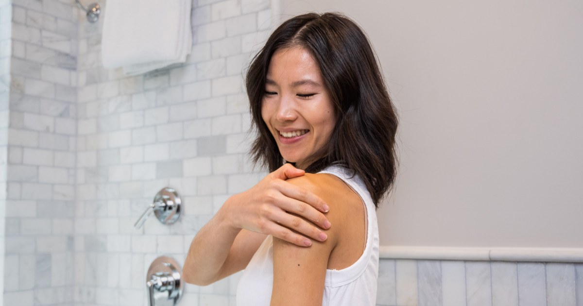 How to apply lotion to your back and the best lotions to use