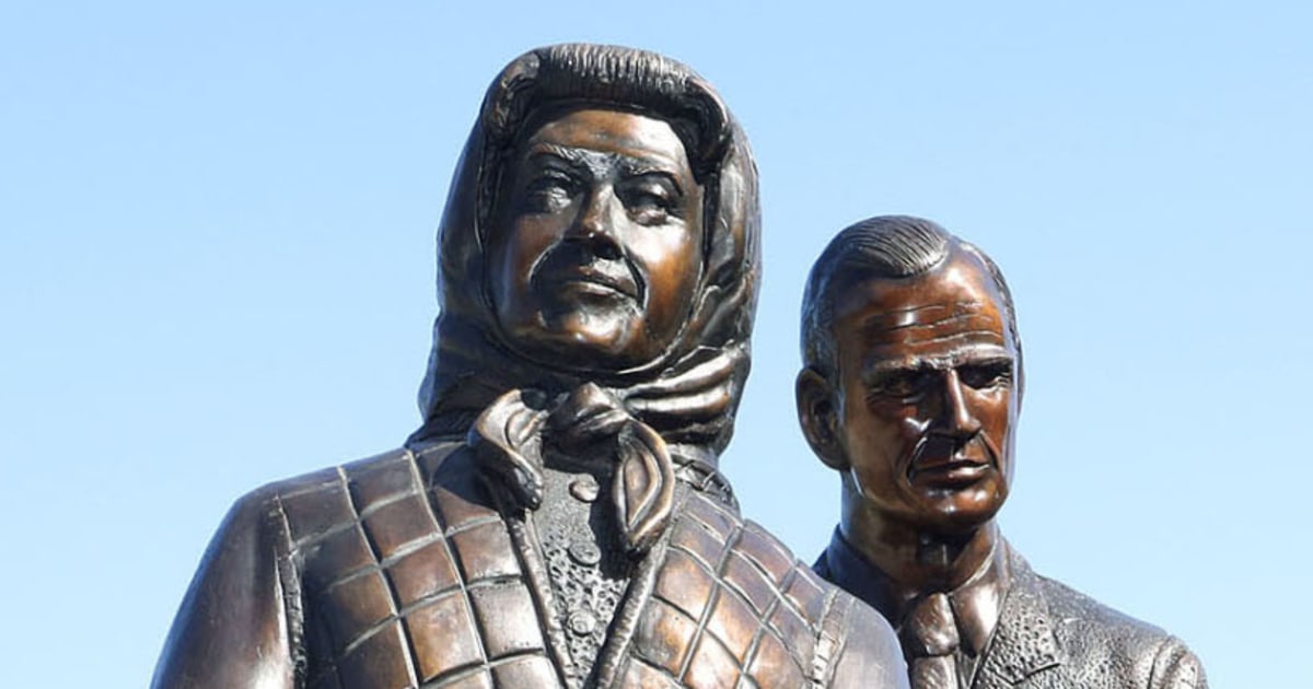 Queen Elizabeth Statue in Northern Ireland's Antrim Castle Gardens ...