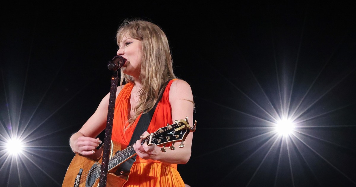 Taylor Swift Sings Cover of 'Espresso' With Sabrina Carpenter