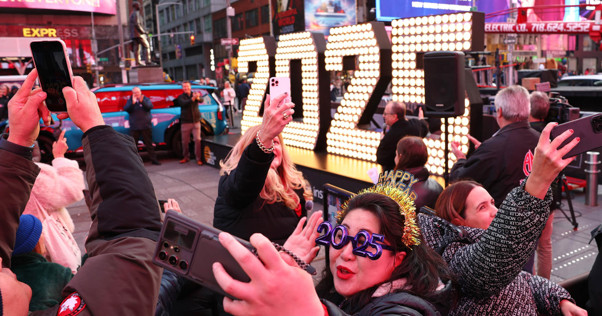 Where To Watch And Stream The Ball Drop — And What Time It Starts