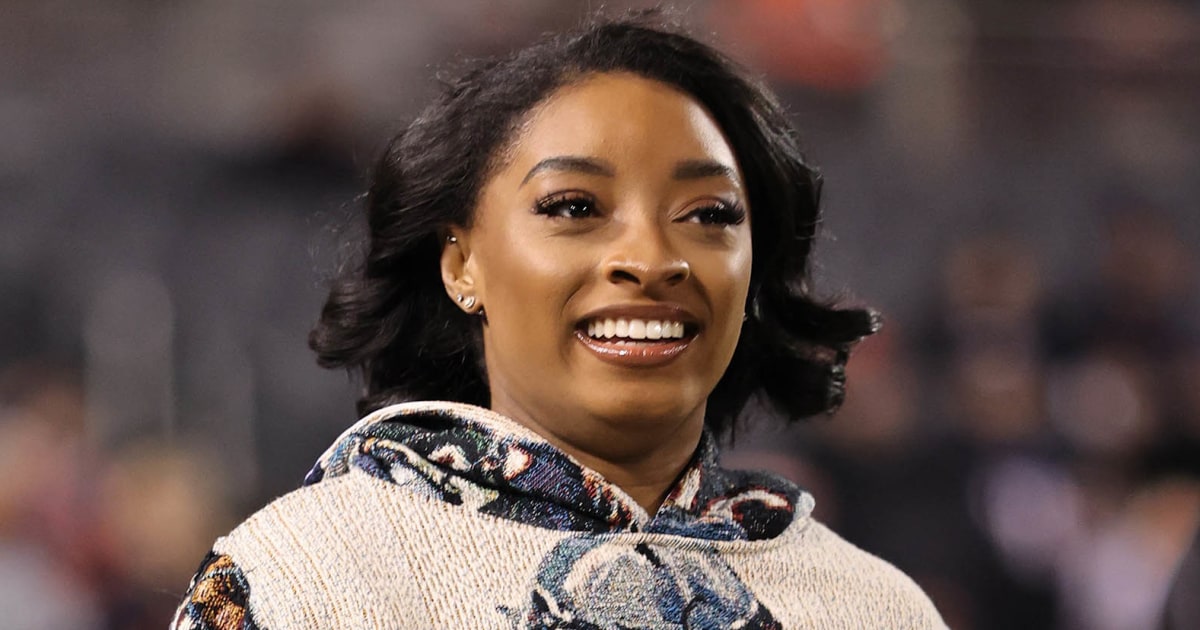Simone Biles Wears Custom Jonathan Owens Outfit To Bears Game