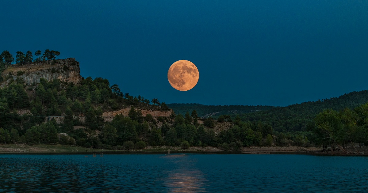 What August’s Full Moon in Aquarius Means for You