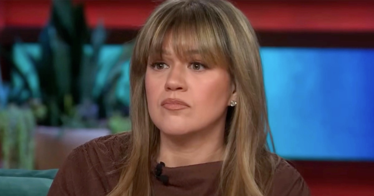 Kelly Clarkson and Larry Mullen Jr. Discuss Having a Child With Dyslexia