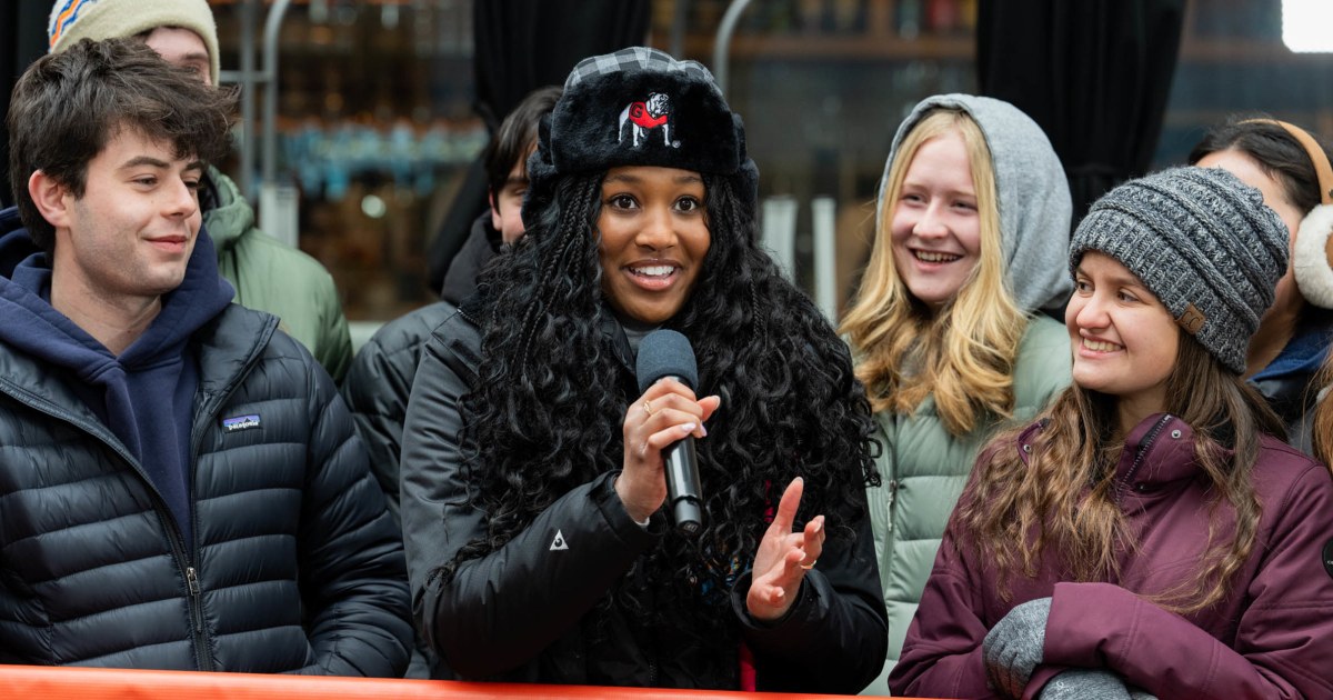 College Student Stuns Carson, Craig and Al with ‘Wicked’ Song On Plaza