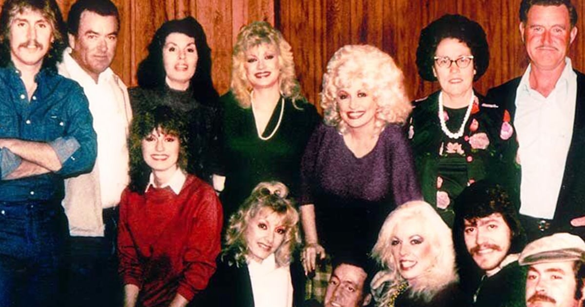 Dolly Parton's 11 Siblings: What to Know About Her 6 Brothers and 5 Sisters