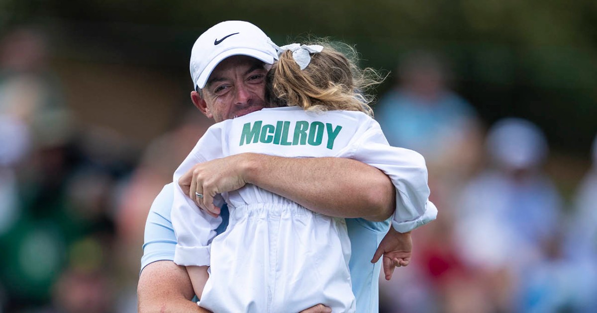 Rory McIlroy’s Daughter, Poppy, Sinks Putt At Masters Par 3 Contest