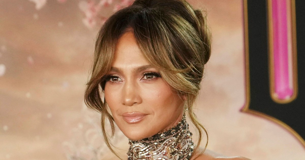 Jennifer Lopez Posts Before-And-After Pics From Injury At AMAs Rehearsals