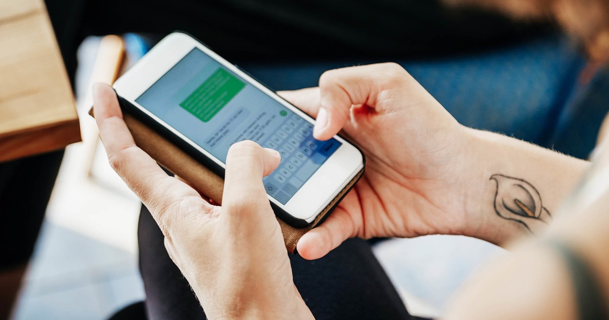 What Is 'Texting Thumb'? Doctor Reveals Signs, How to Prevent It