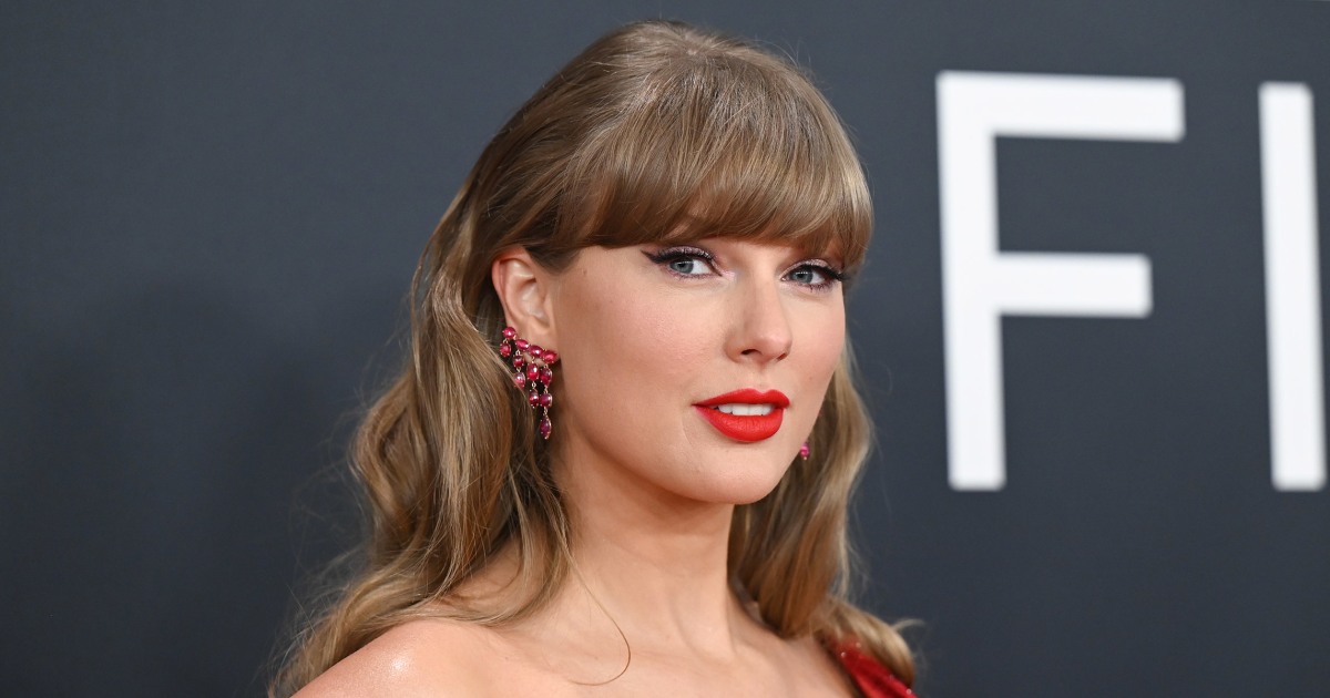 Lawrence Taylor Cam Dupes Taylor Swift Fans at Giants-Chiefs Game