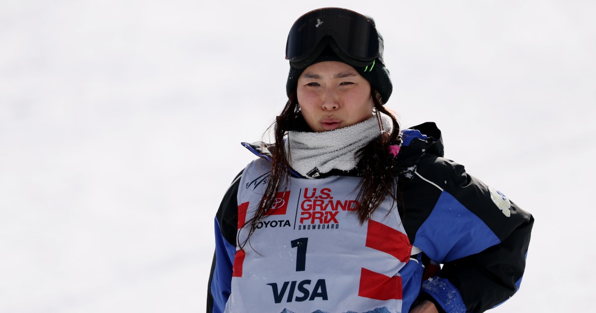 Chloe Kim, Olympic Snowboarder, Dislocates Shoulder Before Winter Olympics