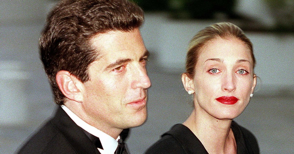 Who Wrote the Letter That Broke Up JFK Jr and Carolyn Bessette in 'Love ...