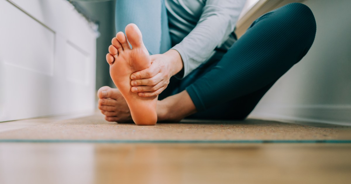 Podiatrist Reveals the No. 1 Sign of Fallen Arches, Flat Feet