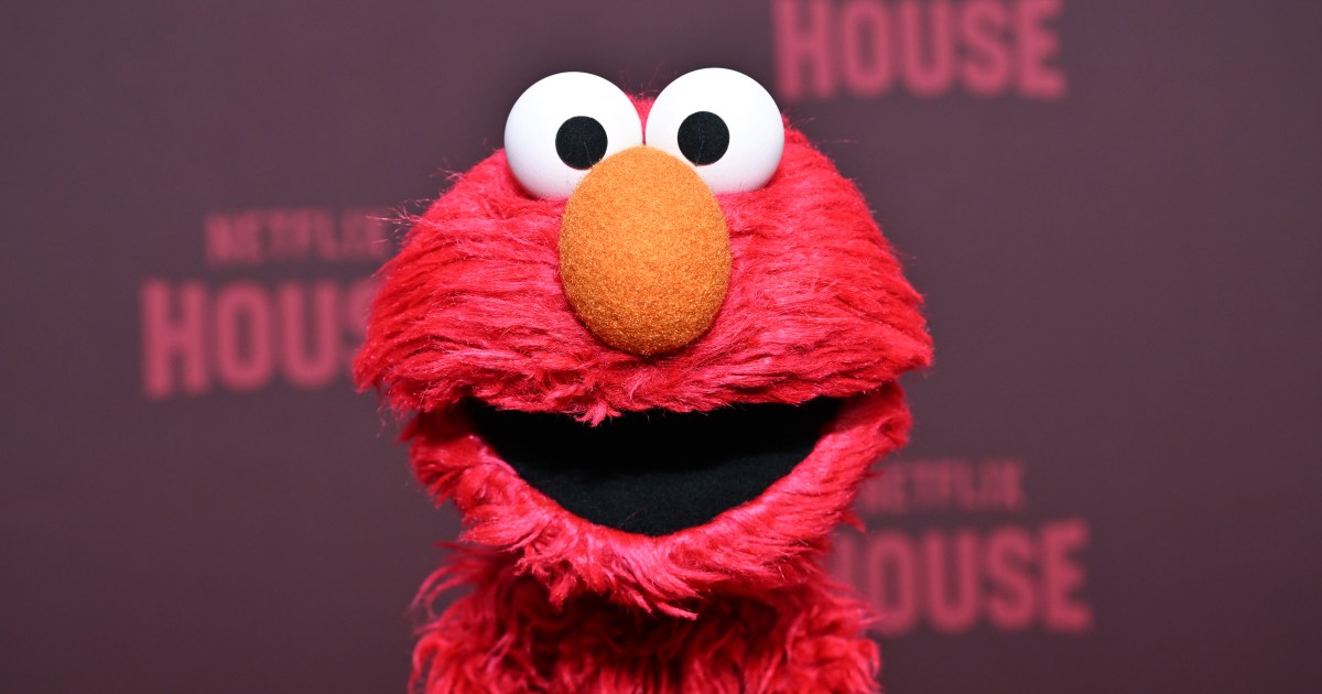 Elmo Reacts to Backlash After Cheering for Both Knicks and Spurs During ...