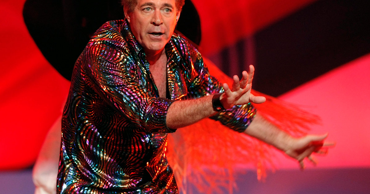 'Brady Bunch' star Barry Williams is a dad again at 57