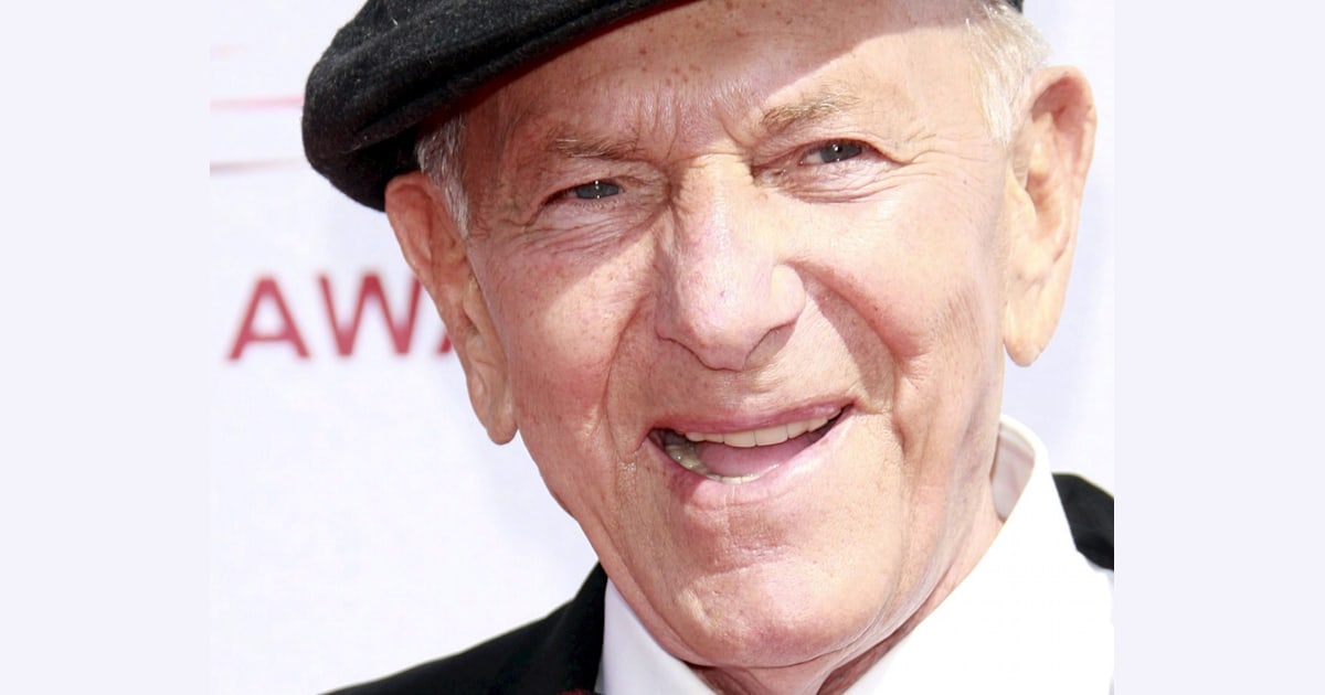AP: Jack Klugman, star of 'The Odd Couple,' 'Quincy, M.E.,' dies at 90