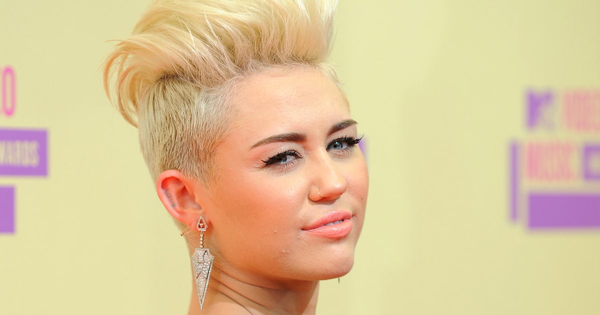 KLG and Hoda re-enact Miley Cyrus' clash with reporter