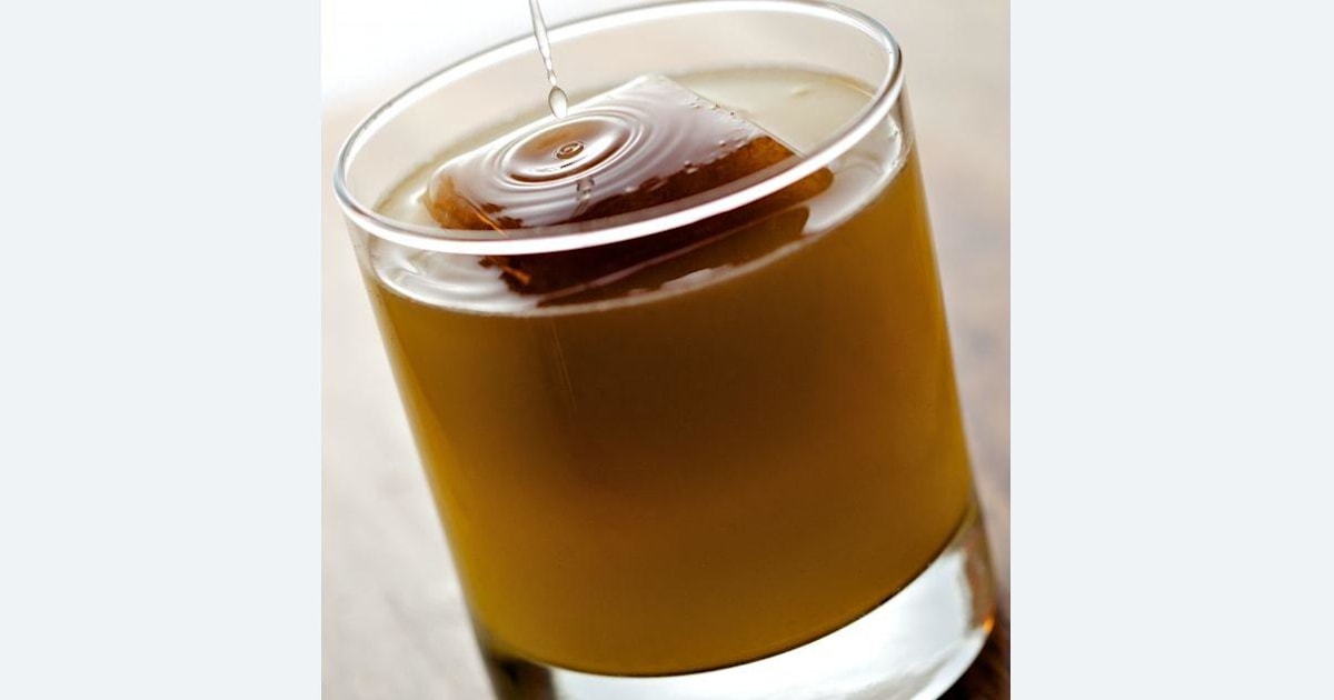 Give your cocktails a kick with flavored ice cubes
