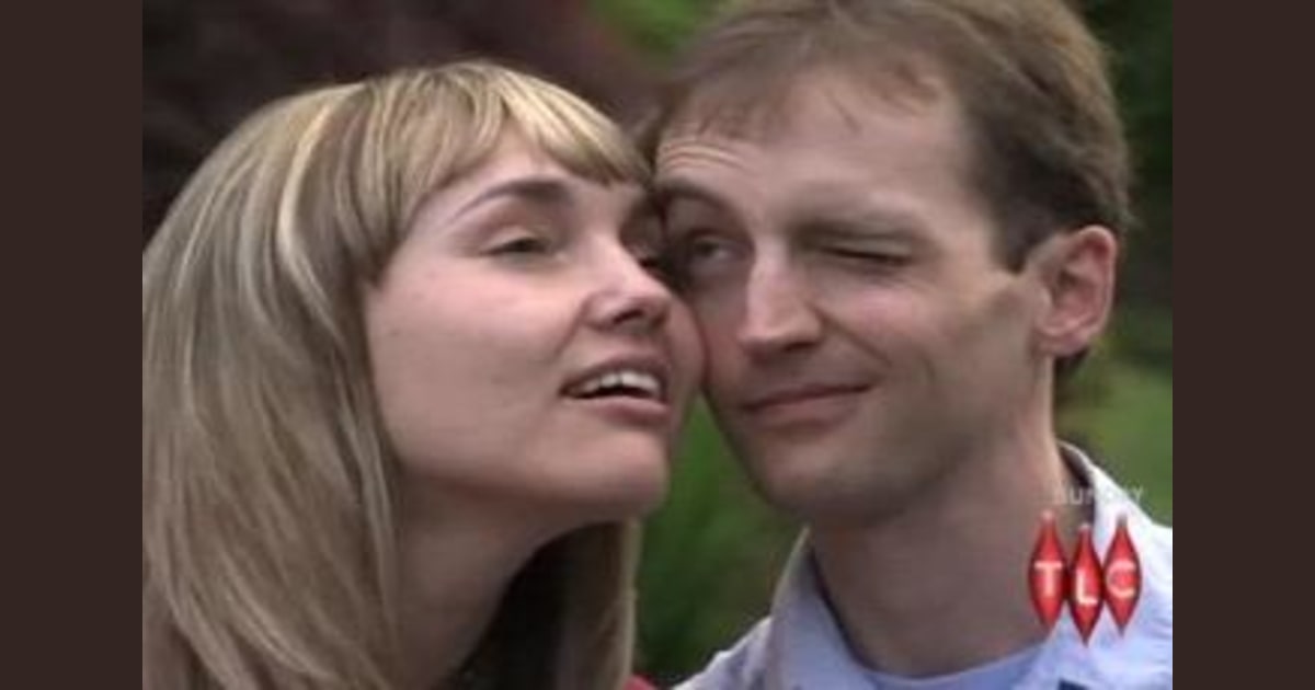 Couple saves awkward first kiss for wedding day on 'Virgin Diaries'