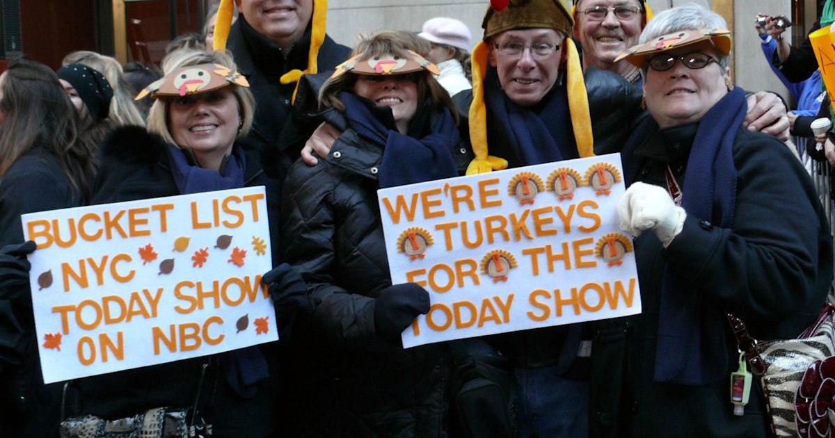 Images from the plaza: TODAY fans celebrate turkeys & "Kings"