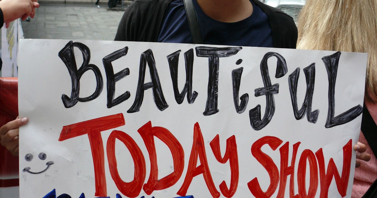 Images from the plaza: Beautiful signs, beautiful people!