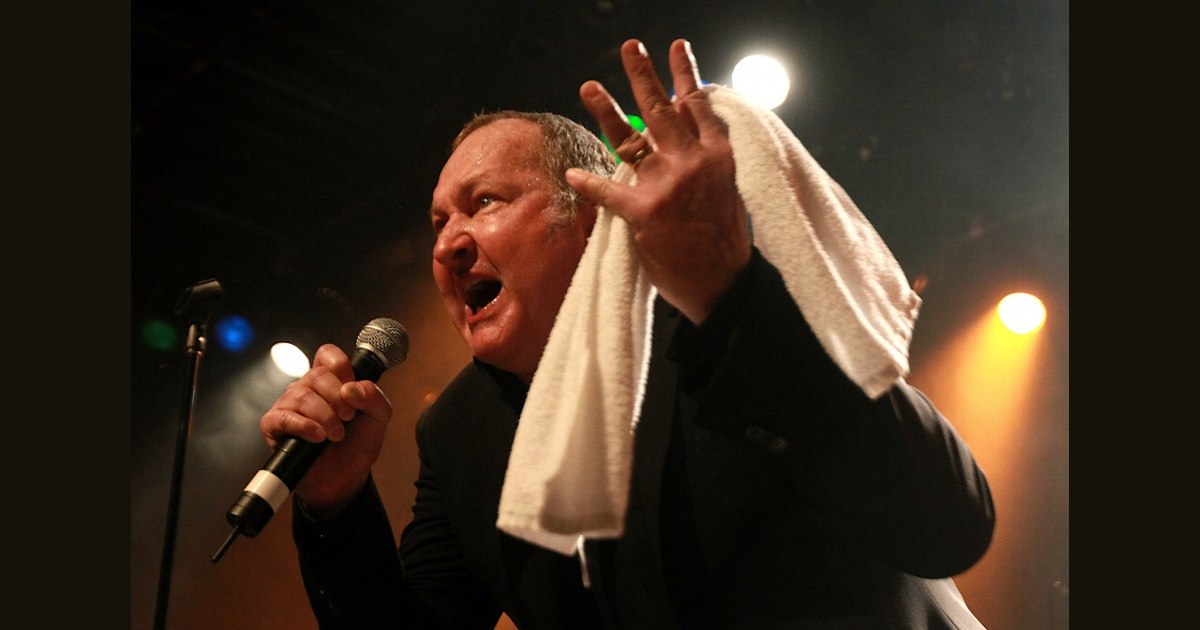 Randy Quaid in talks to open for Charlie Sheen