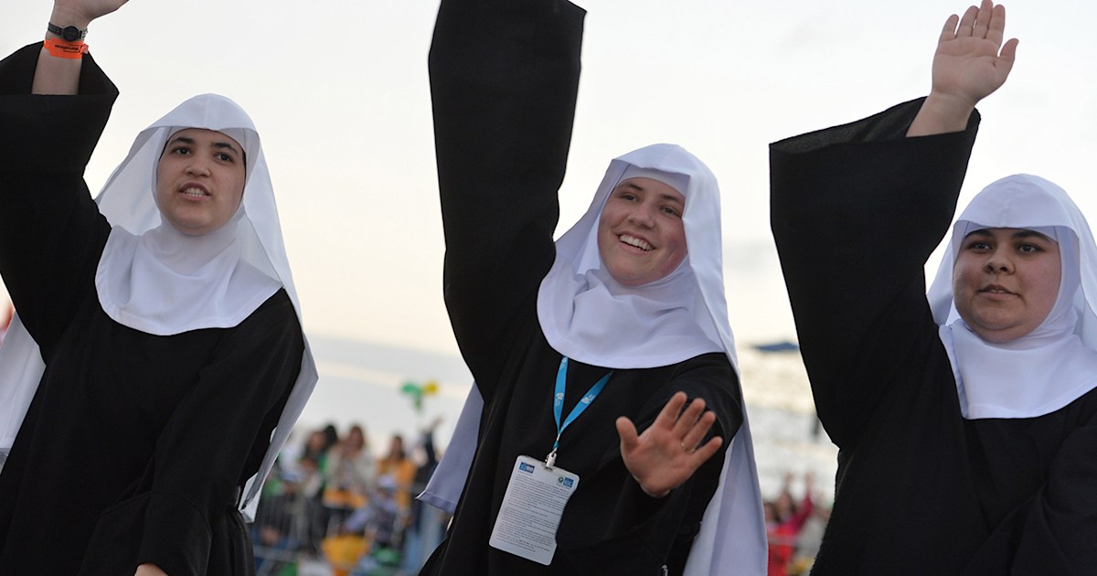 Dancing nuns, 5K heroes: The week's best photos