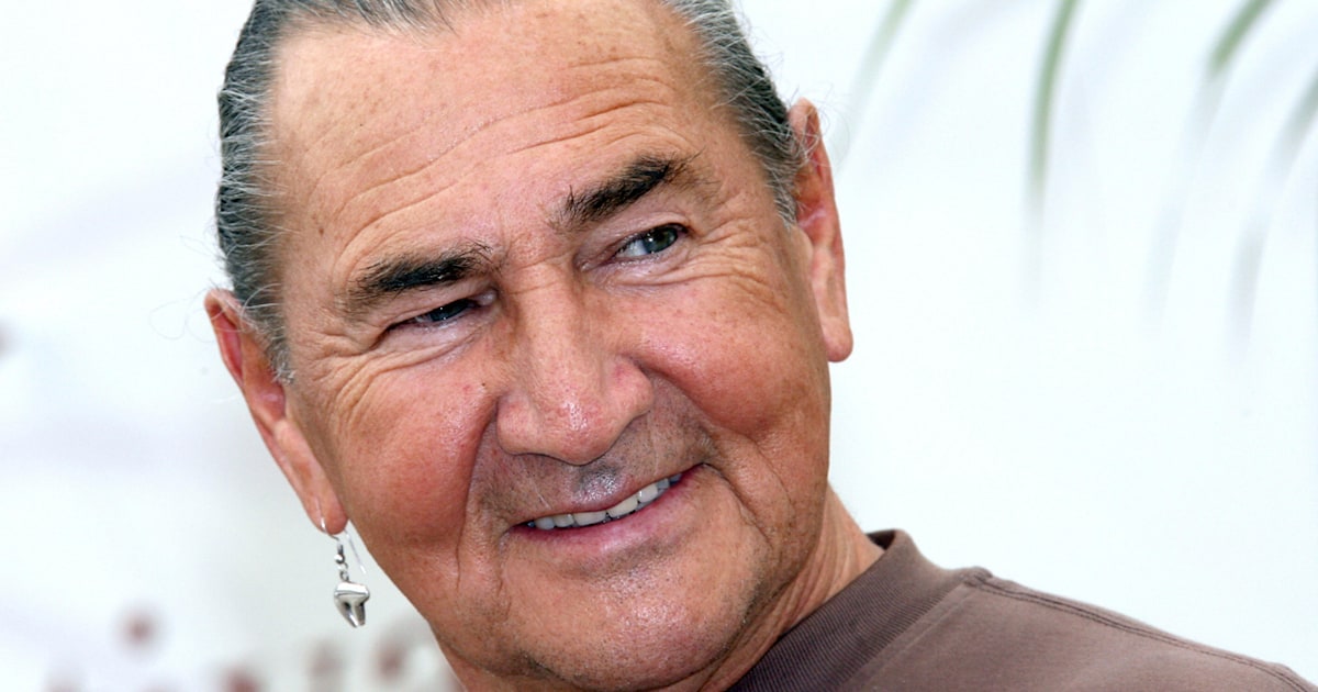 'Free Willy' actor August Schellenberg dies at 77