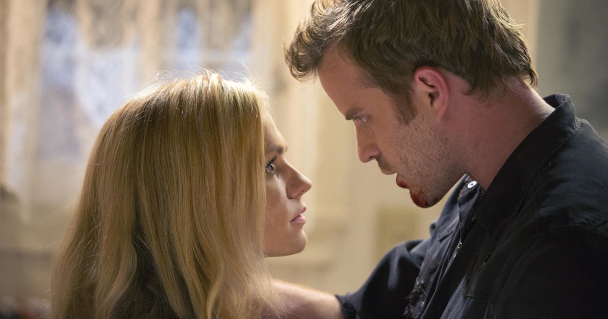 'True Blood' burns up a fan favorite