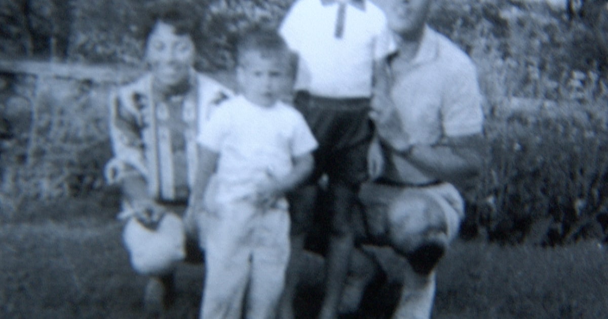 Blast from the past: Former neighbor reveals photo of Matt as a tot