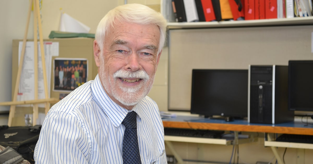 Blast from the past: Teacher mails letters students wrote themselves 20 ...