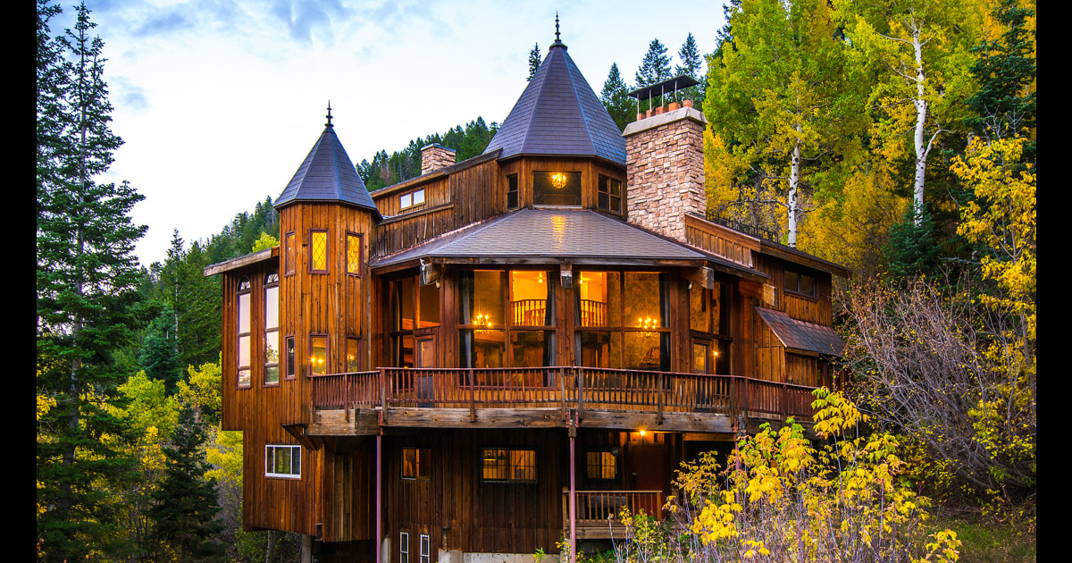 Utah mountain home hits the market