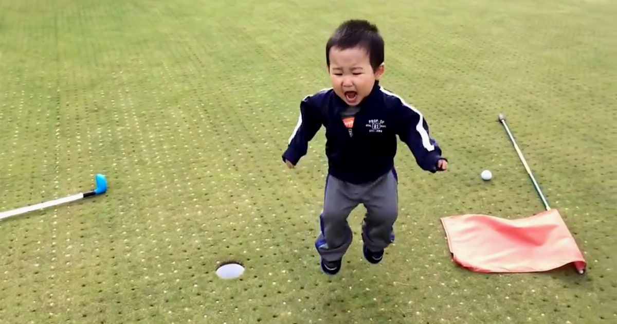 Toddler misses golf shot, throws massive tantrum on the green