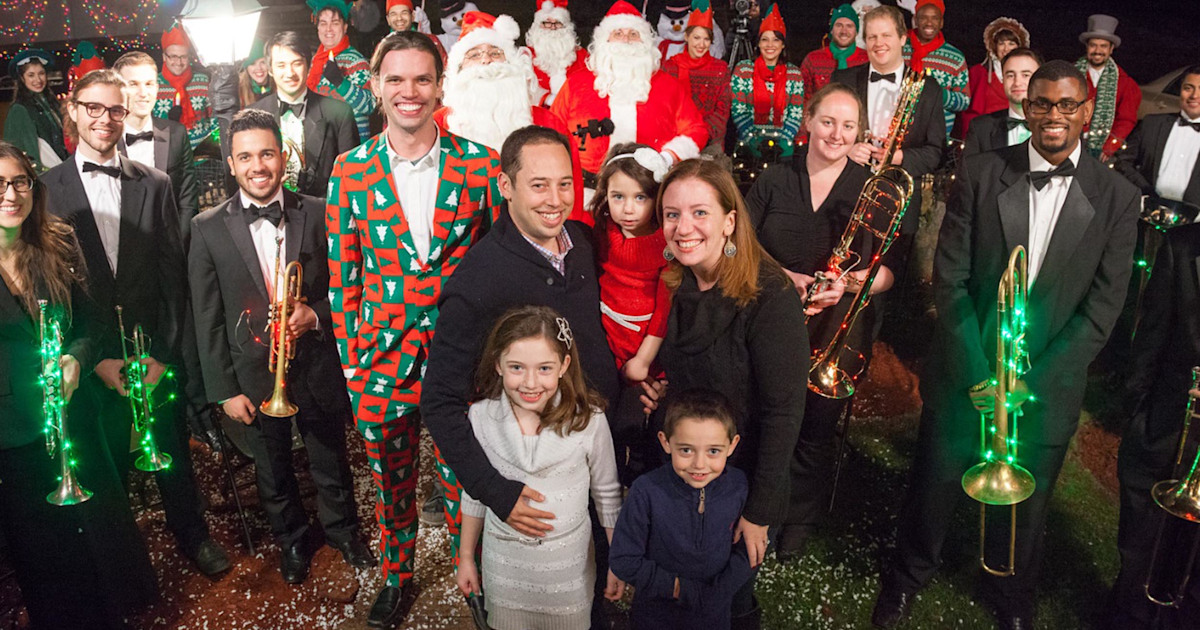 'Epic Christmas Caroling': Watch comedy group surprise family