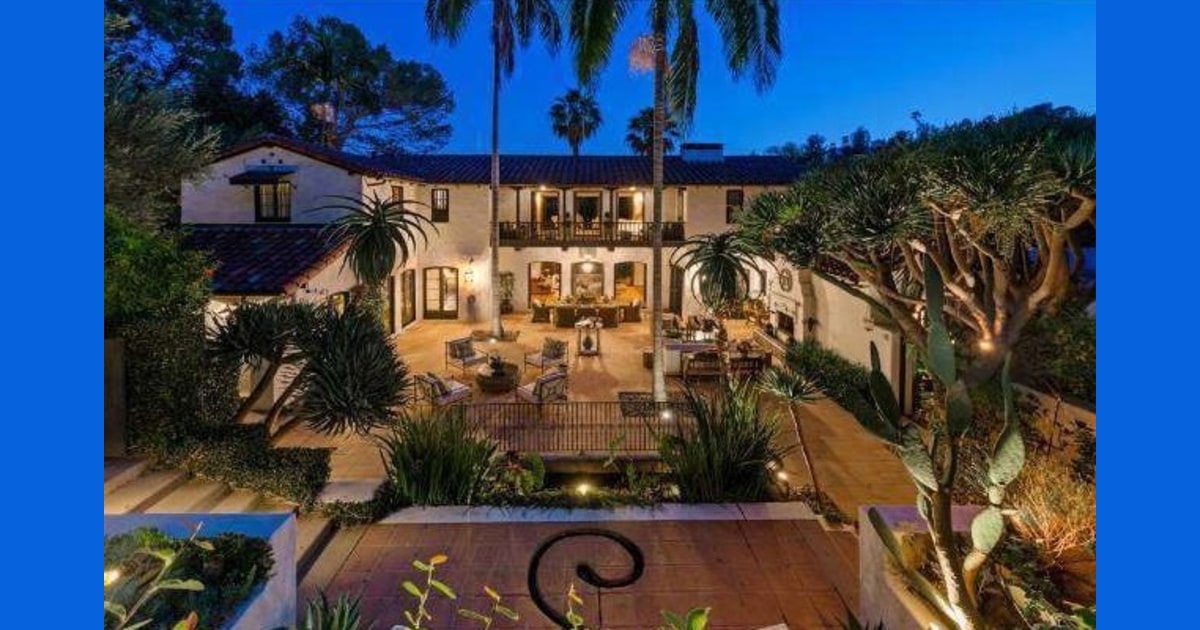 Vampire sells to geek, Oprah lists Chicago home