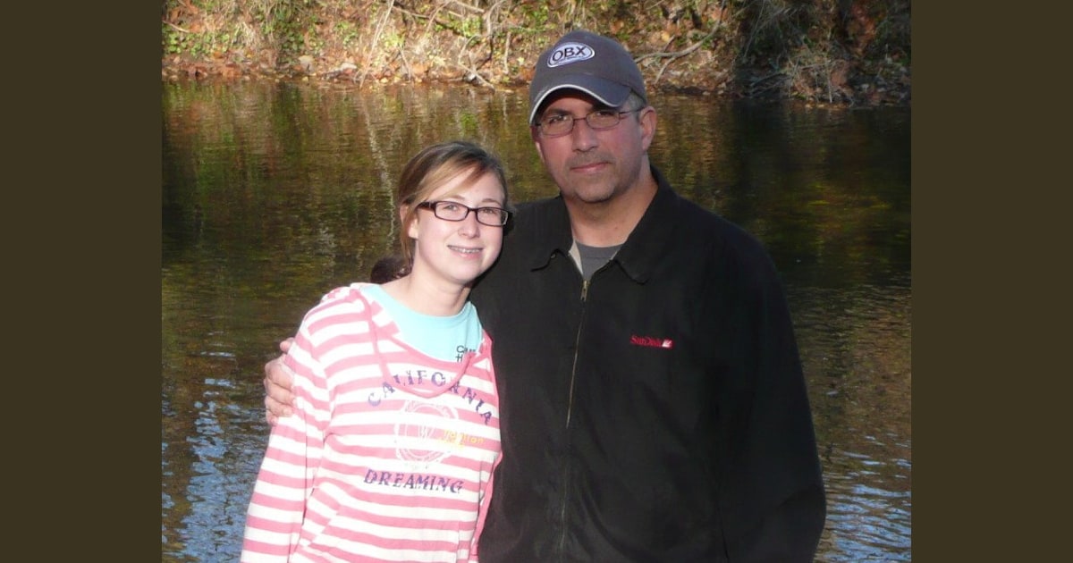 Dad with cancer writes daughter 826 notes to last after he's gone