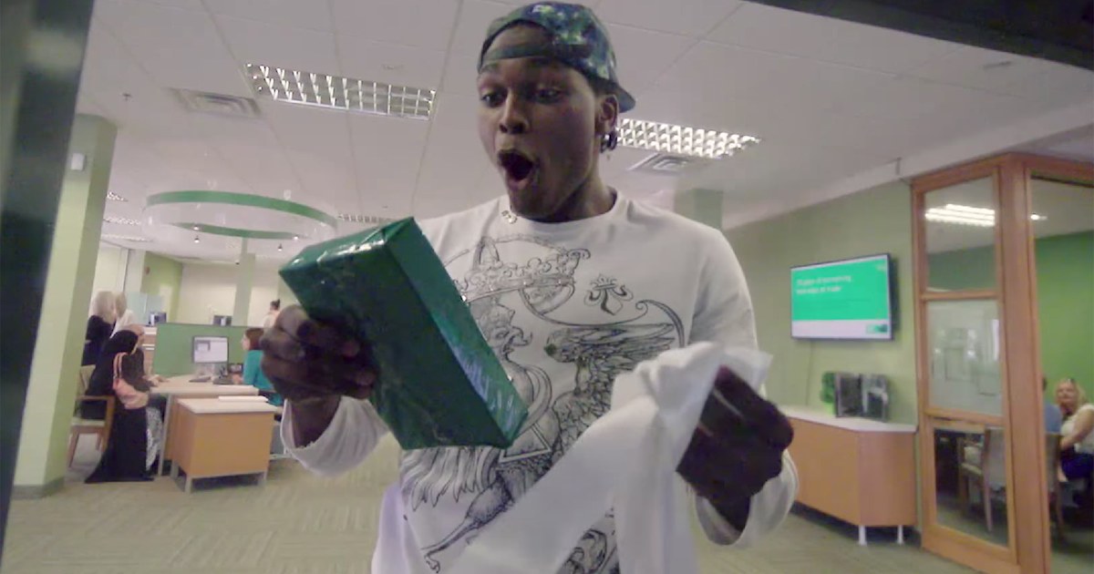 TD Bank's heartwarming 'Automatic Thank You' machines melt hearts in ...