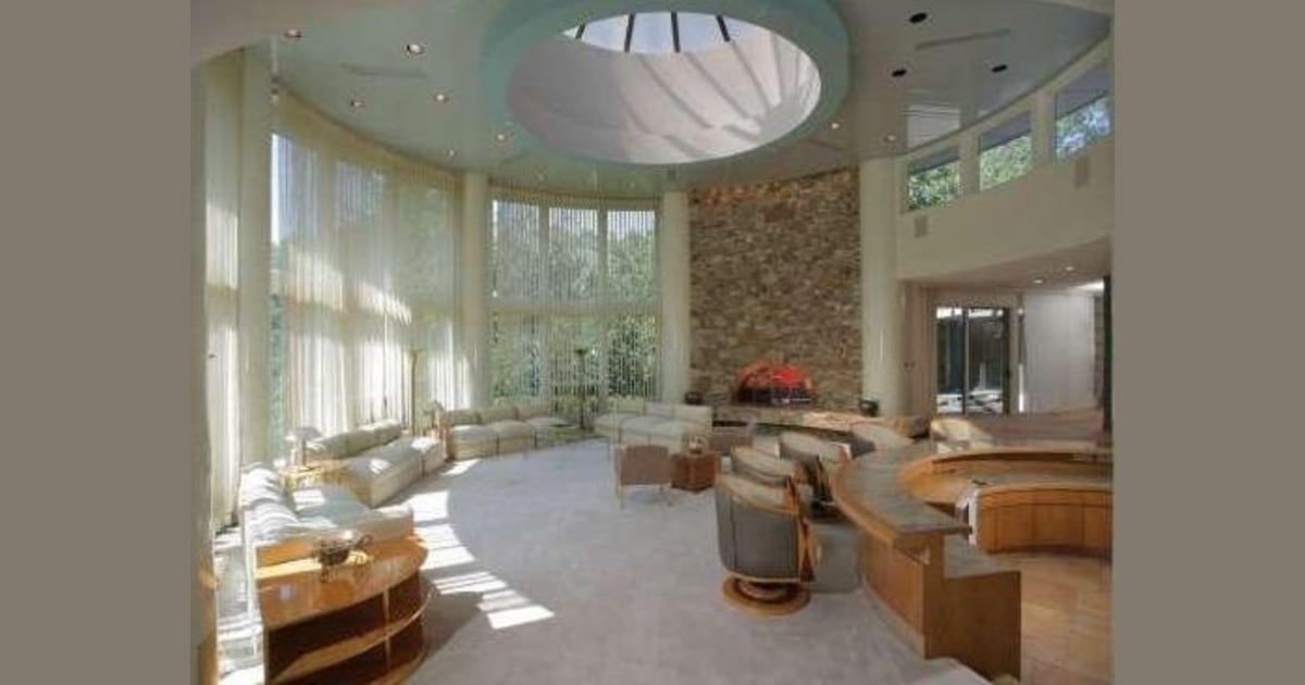 Whitney Houston fan buys her ’80s mansion