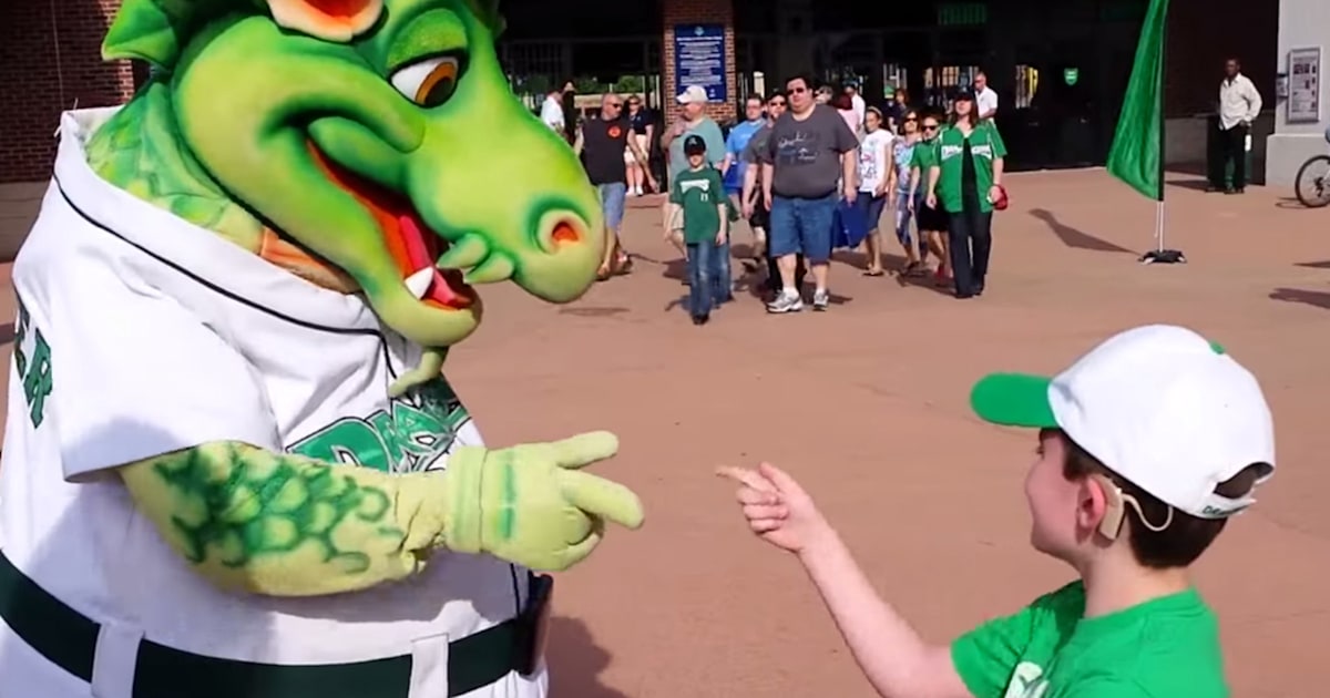 Deaf boy, 7, communicates with mascot in sign language in heart-melting ...
