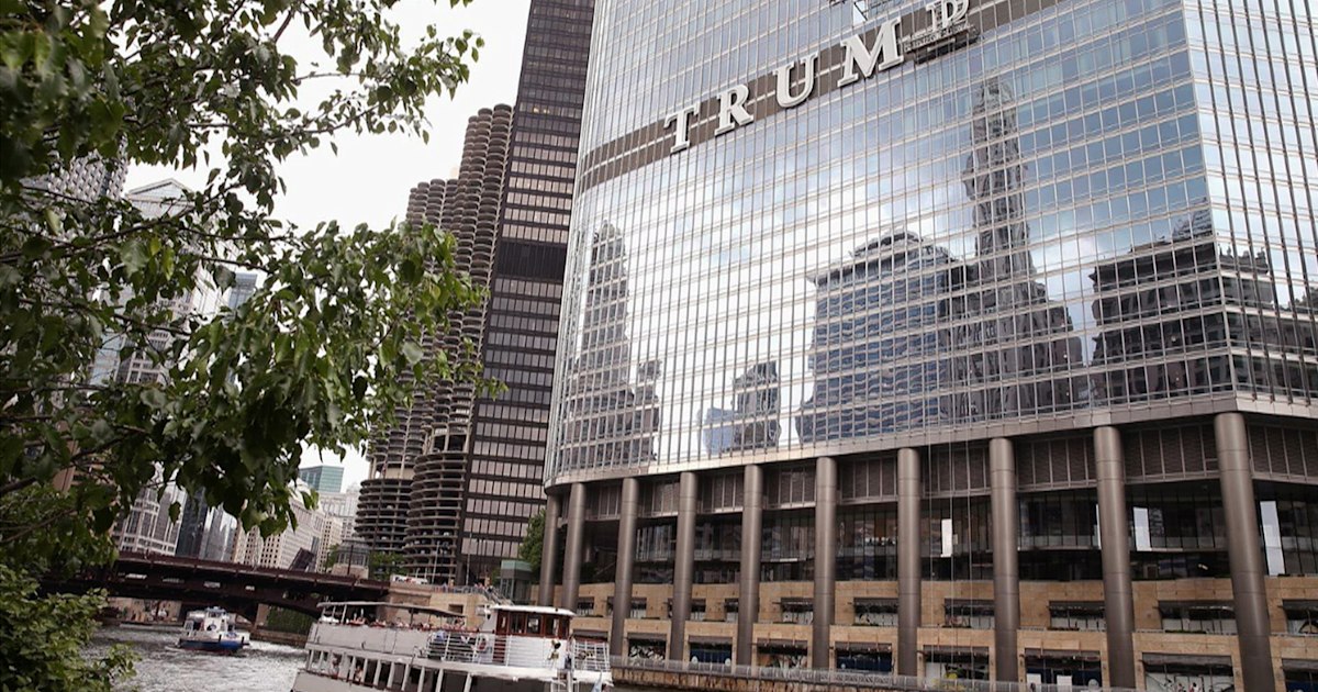 Trump defends sign on his Chicago tower: 'Everybody loves it'