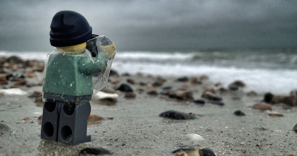 Little Lego man travels the UK with his camera in hand