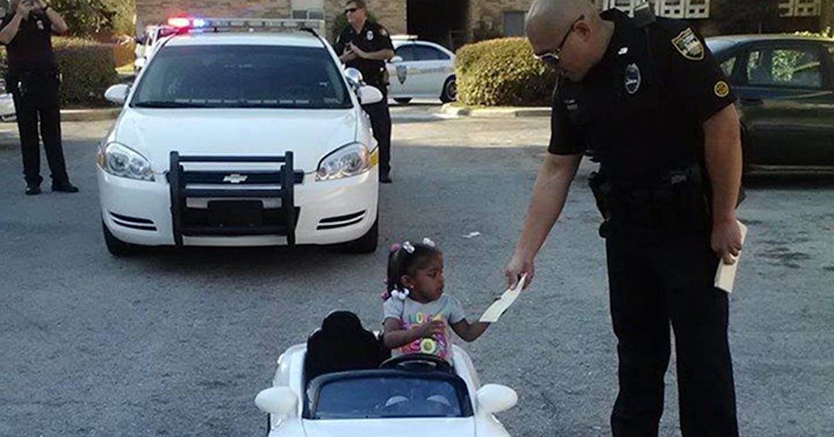 Photo of toddler in toy convertible getting ticket from cops goes viral