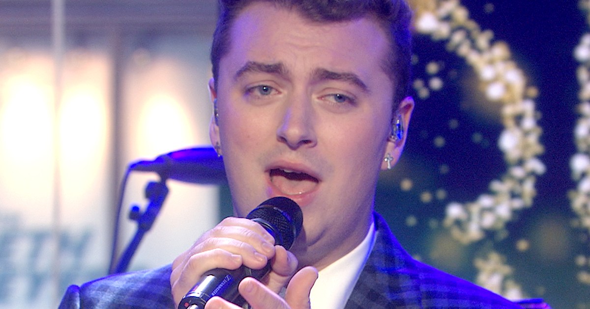 Singer Sam Smith wows TODAY show crowd, admits stage fright